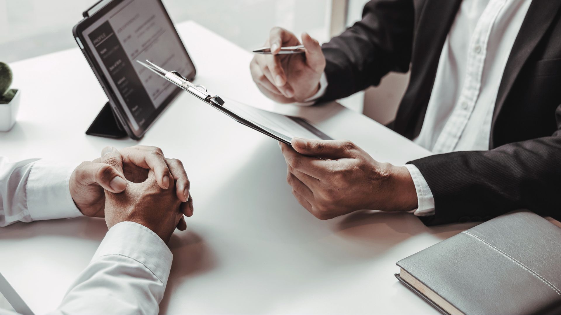 1on1とは？期待できる効果や進め方、ミーティング内容を解説